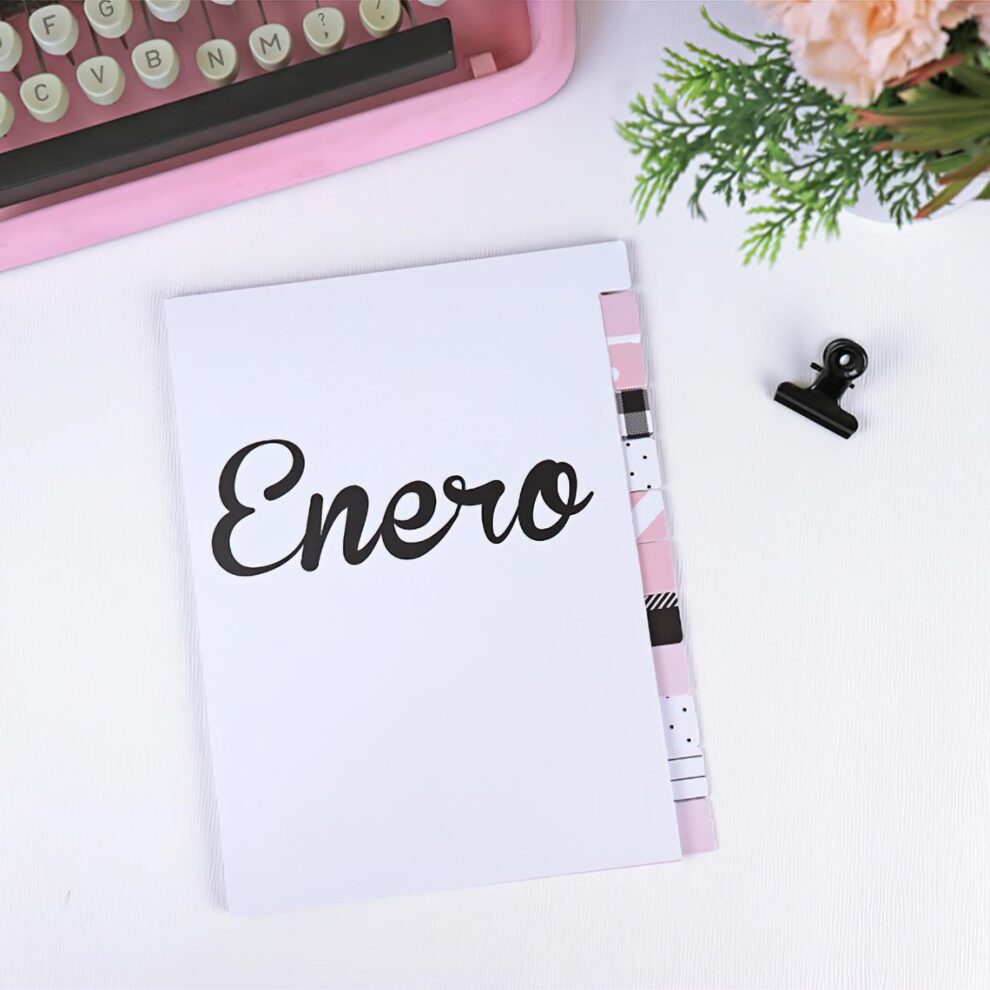 set de 12 separadores meses Ni tan mal con 6 agujeros - Alúa Cid - La esquinita del scrap